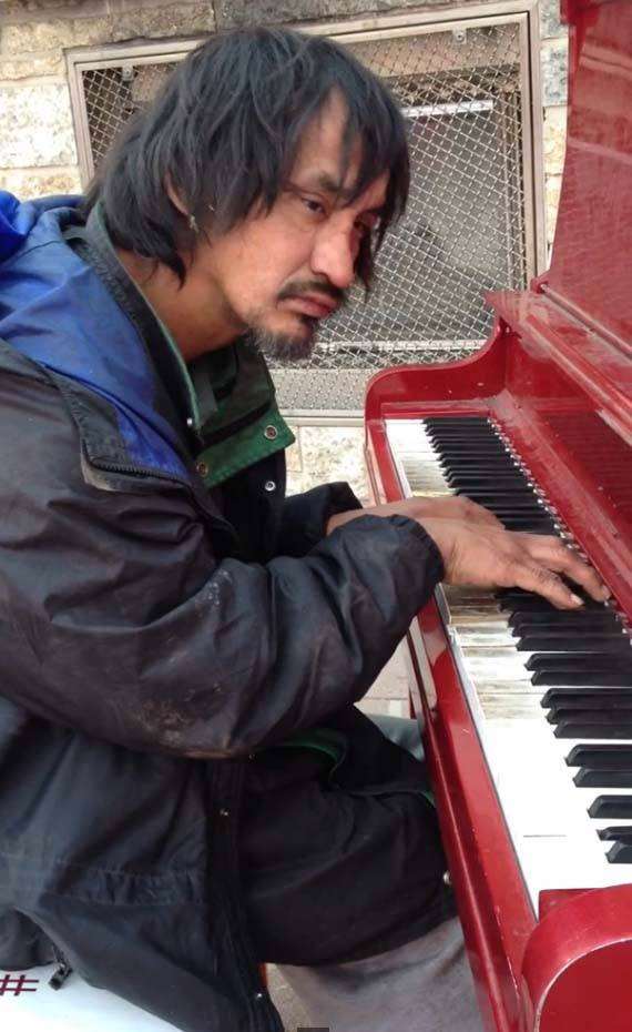Viral Video: First Nations Piano Man Delights Internet - PowWows.com