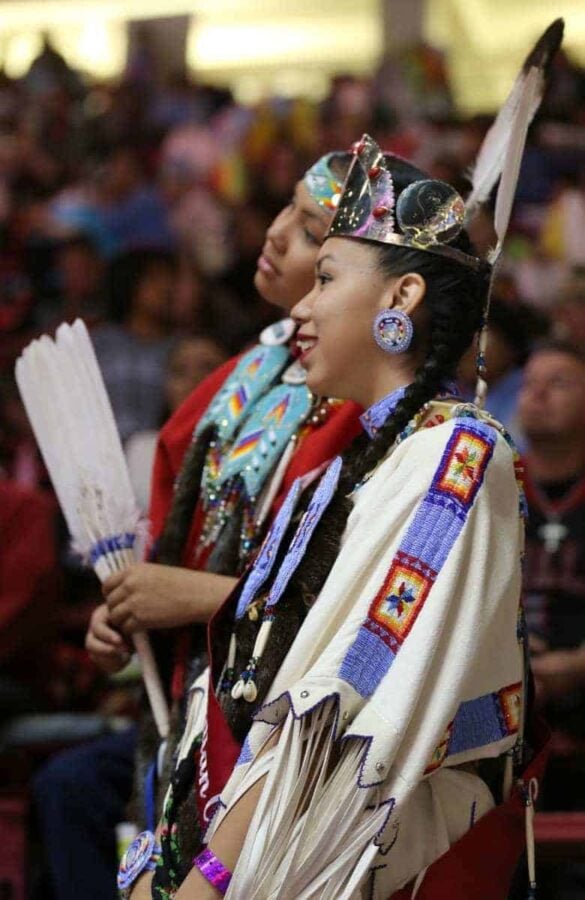 Beautiful in Buckskin! 16 Gorgeous Shots from Gathering of Nations ...