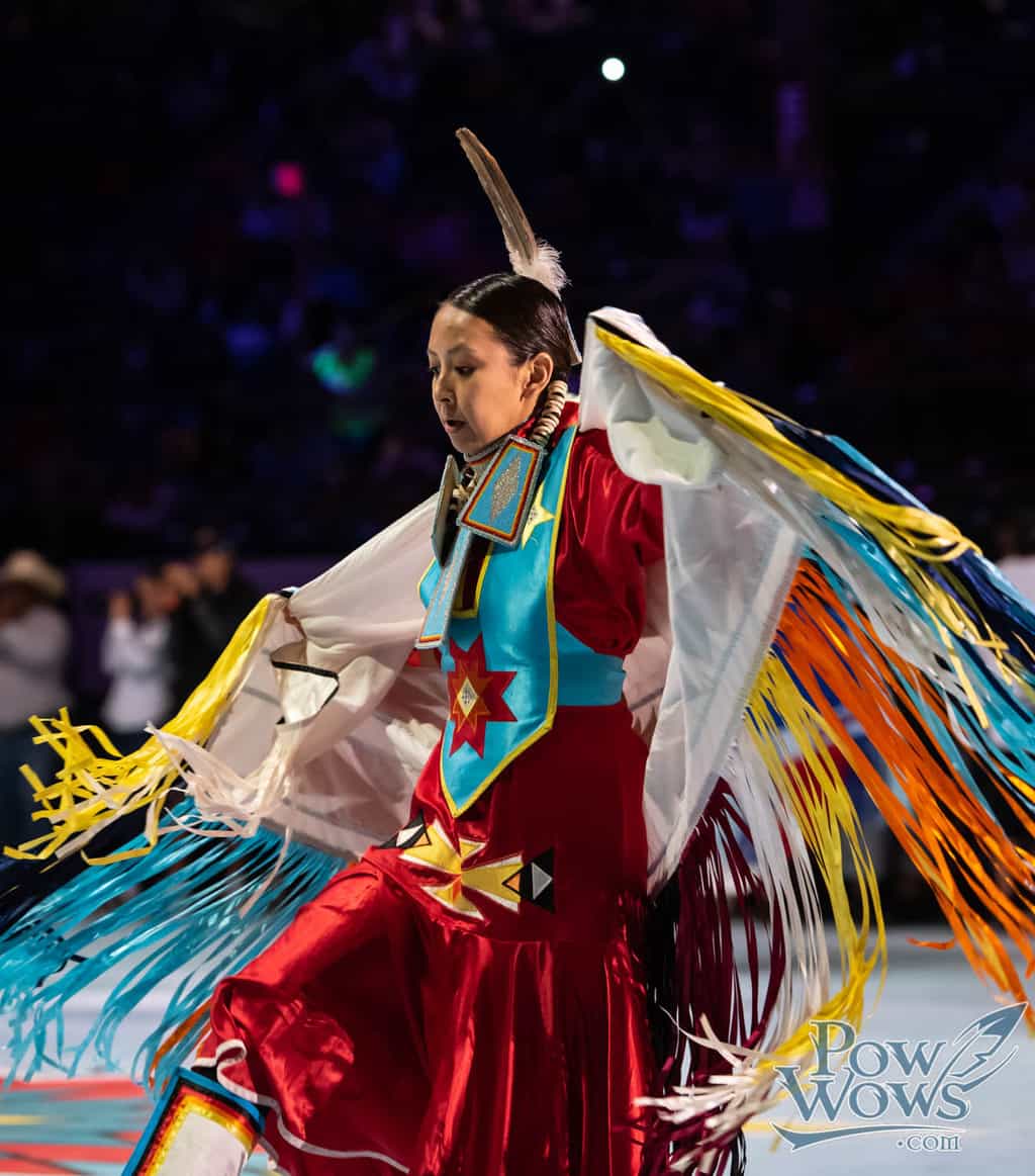 Fancy Shawl Dancing | Women's Fancy Shawl Dance History & More ...